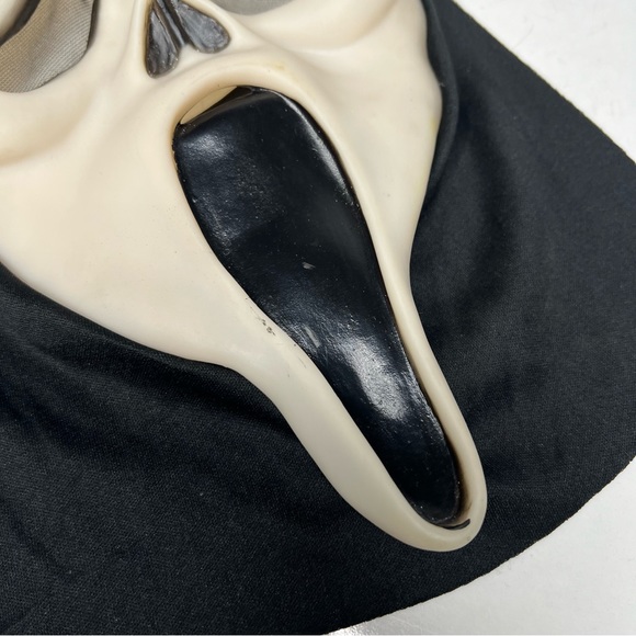 Easter Unlimited | Other | Vintage Scream Ghostface Mask Fun World ...
